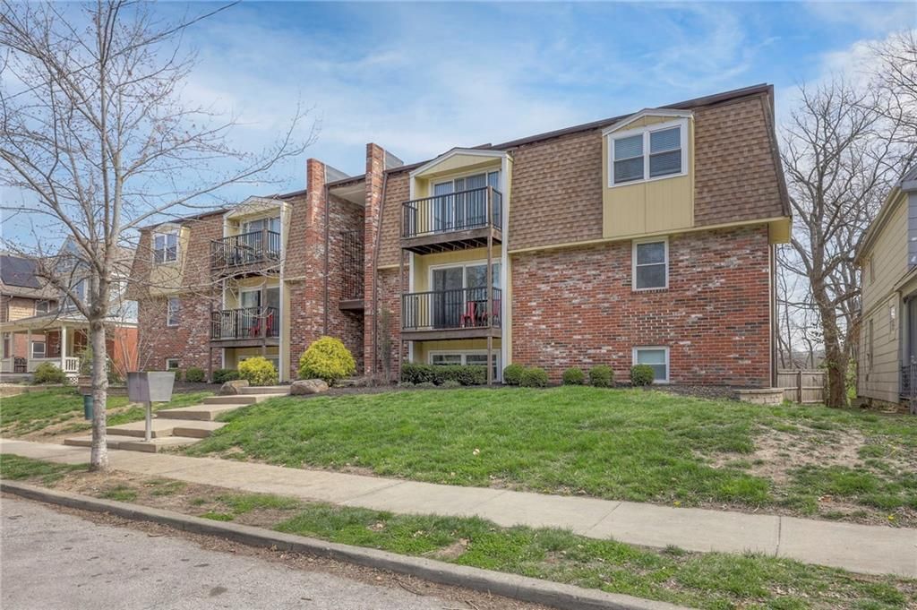 4033 Oak St, Kansas City, MO 64111 - See Est. Value, Schools & More