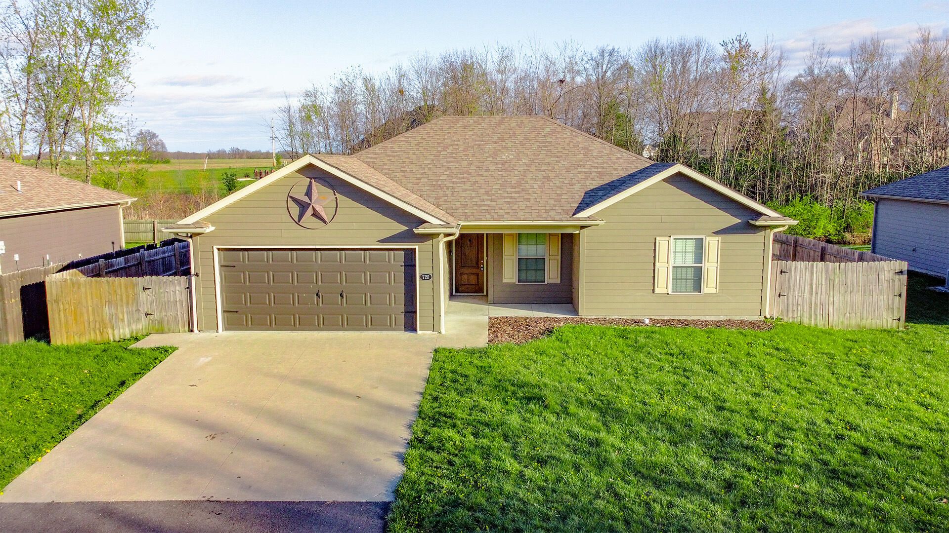 720 S Ivy Ln, Centralia, MO 65240 - See Est. Value, Schools & More