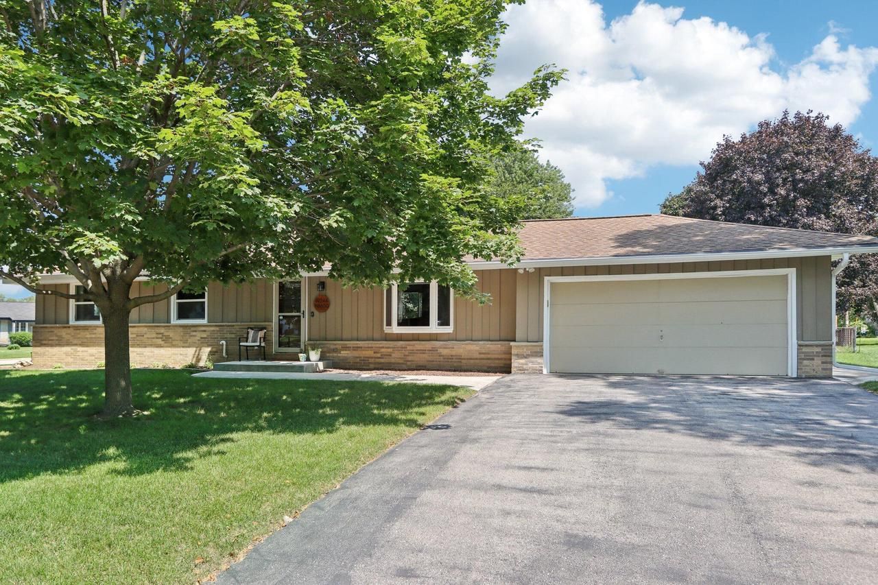W244N6650 Grogan DRIVE, Sussex, WI 53089 - See Est. Value, Schools & More