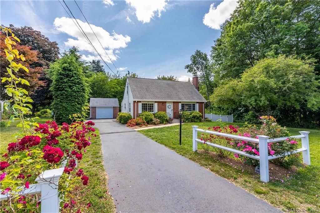 35 Eastview Dr, Windsor, CT 06095 - See Est. Value, Schools & More