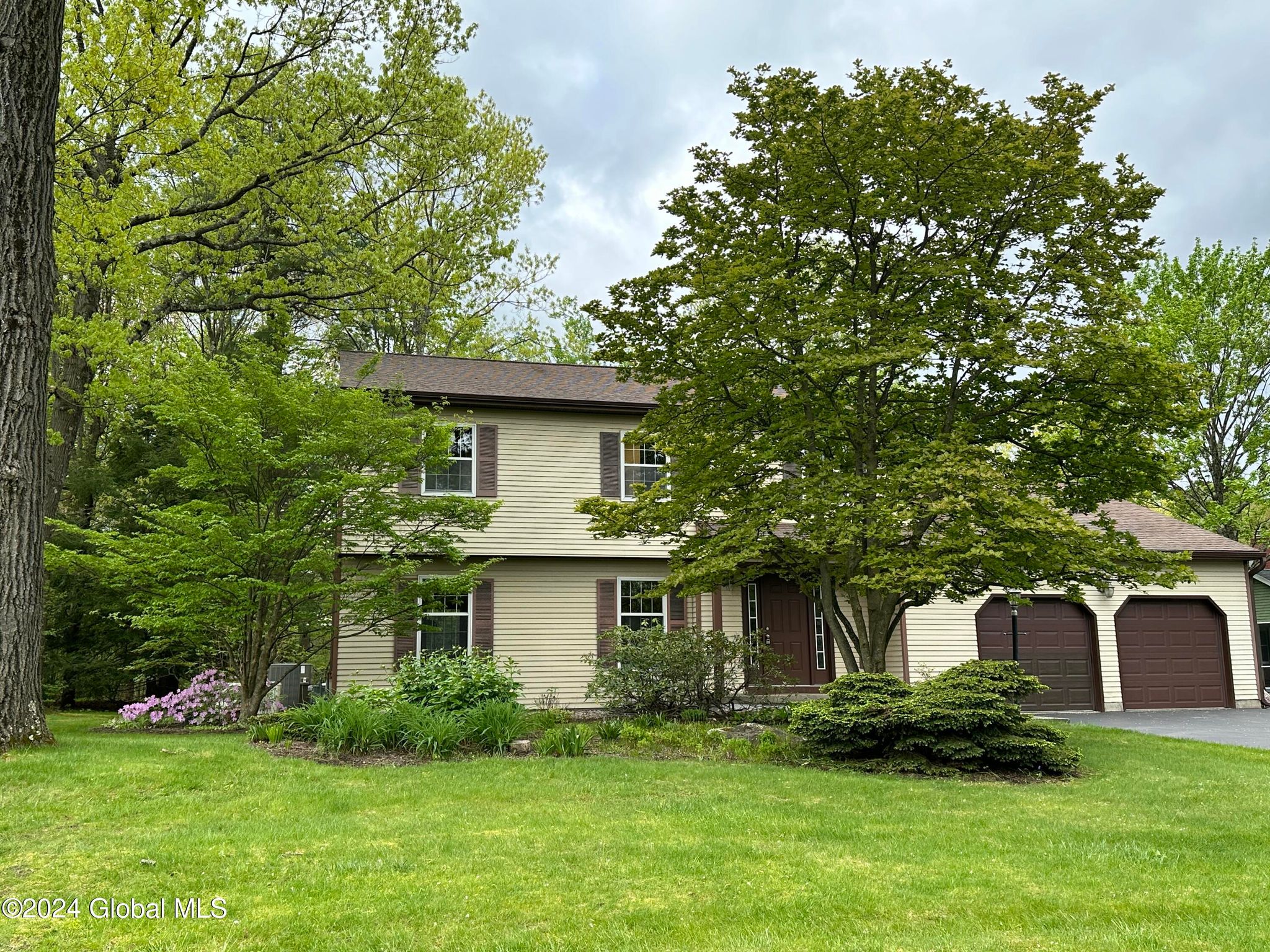 34 Ramblewood Court, Niskayuna, NY 12309 - See Est. Value, Schools & More