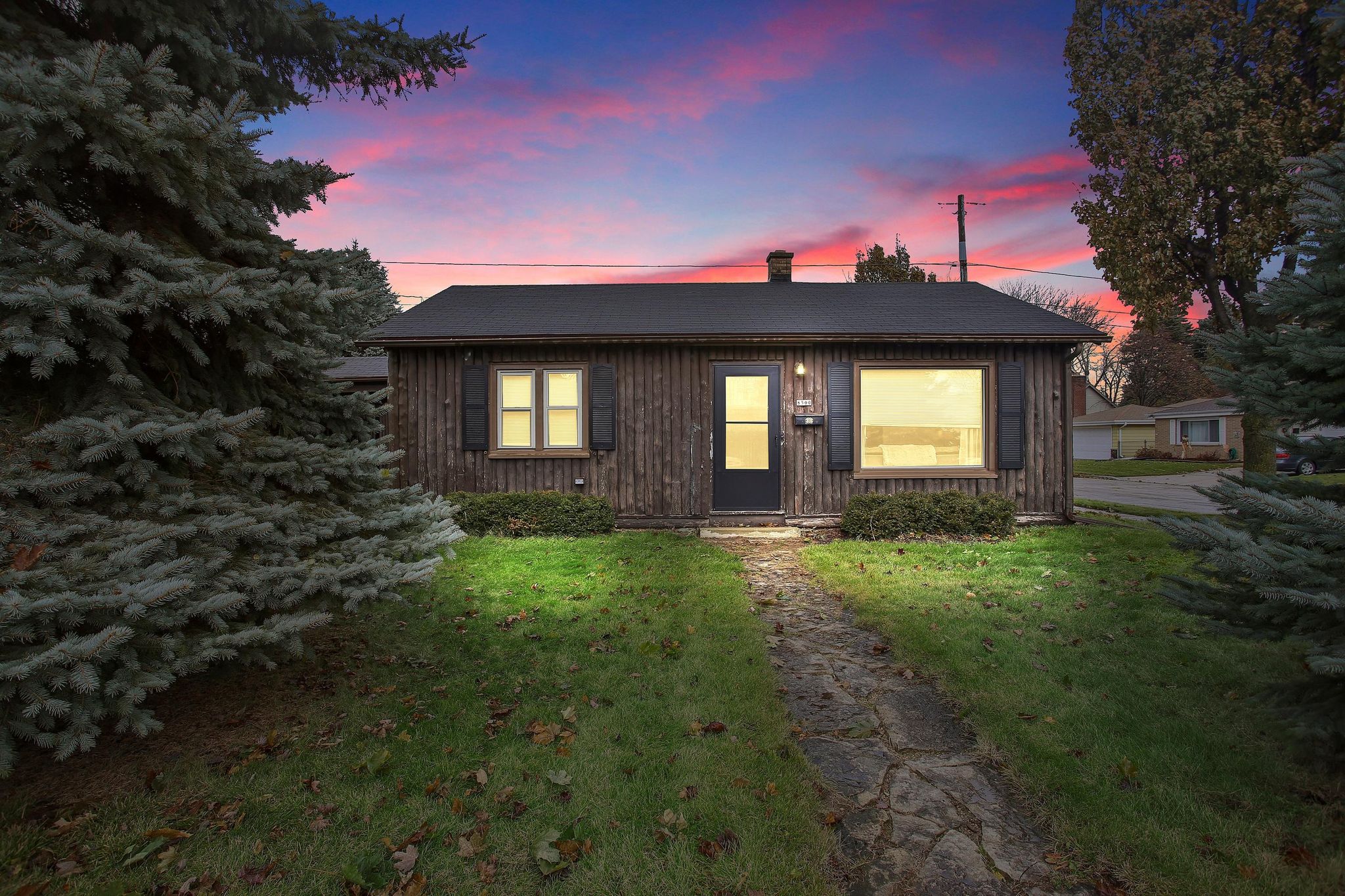 8500 W Arthur Pl, West Allis, WI 53227 - See Est. Value, Schools & More