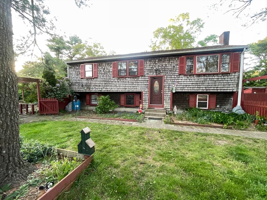 8 Atwood St, Carver, MA 02330 - See Est. Value, Schools & More