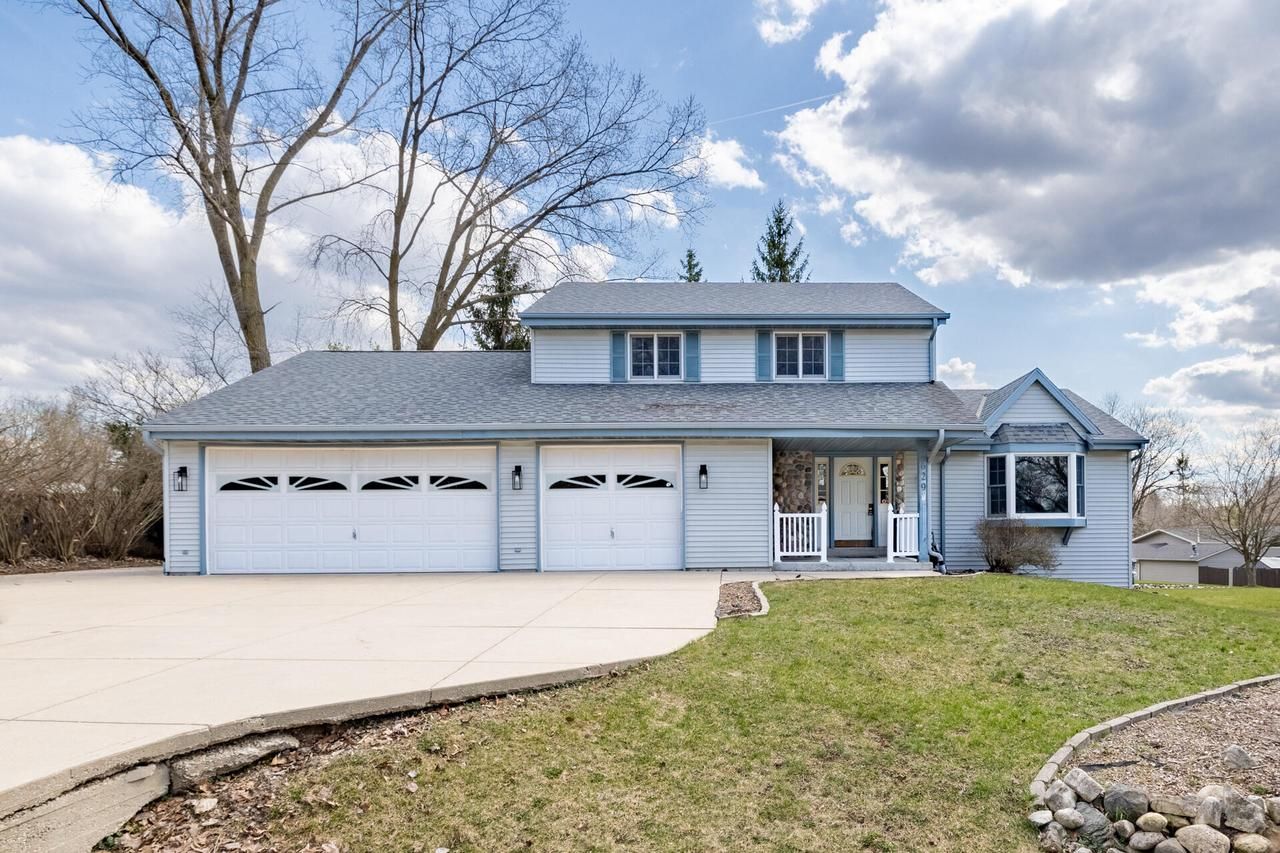 629 Highview DRIVE, Slinger, WI 53086 - See Est. Value, Schools & More