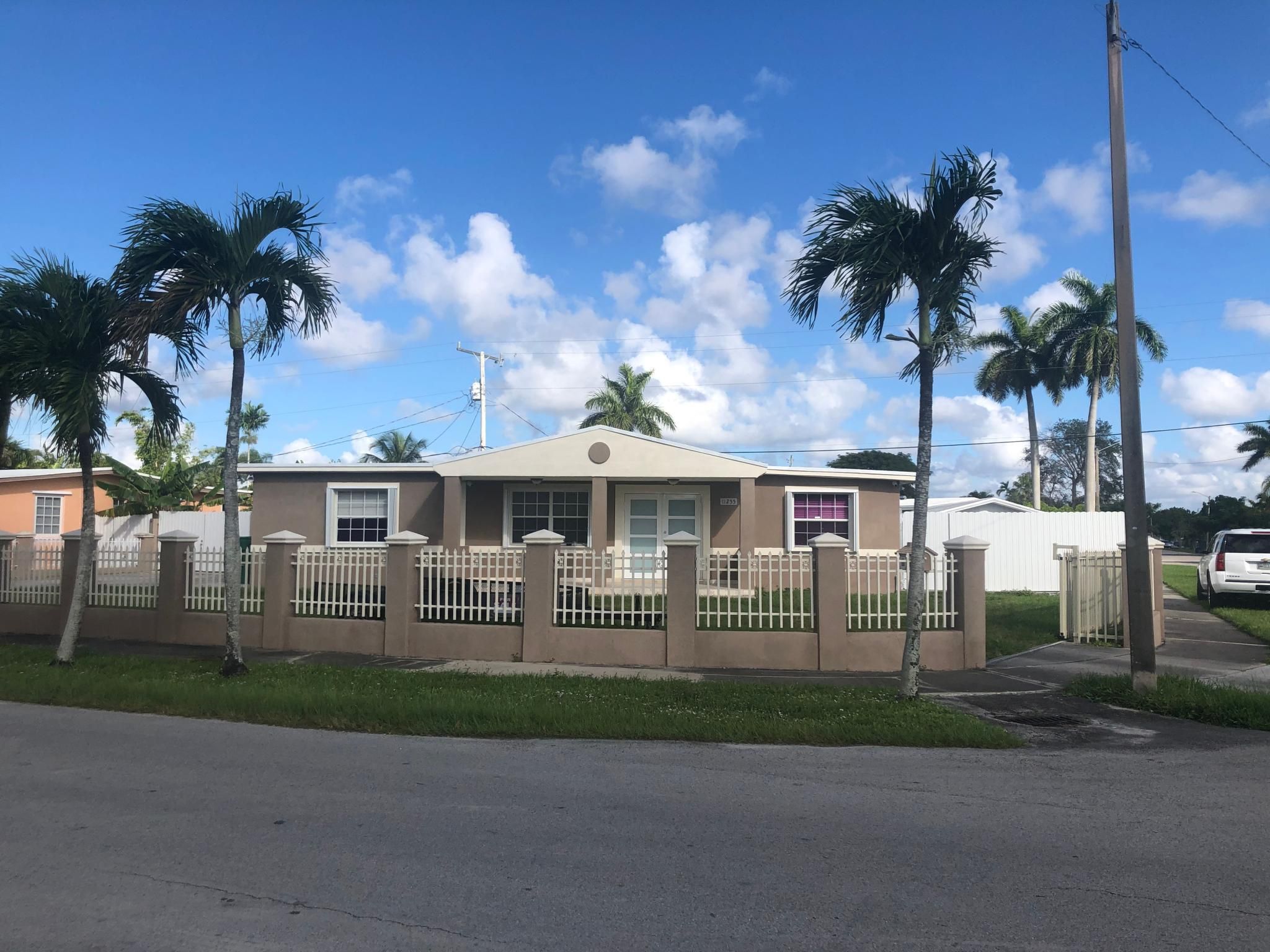 11255 SW 47th St, Miami, FL 33165 - See Est. Value, Schools & More