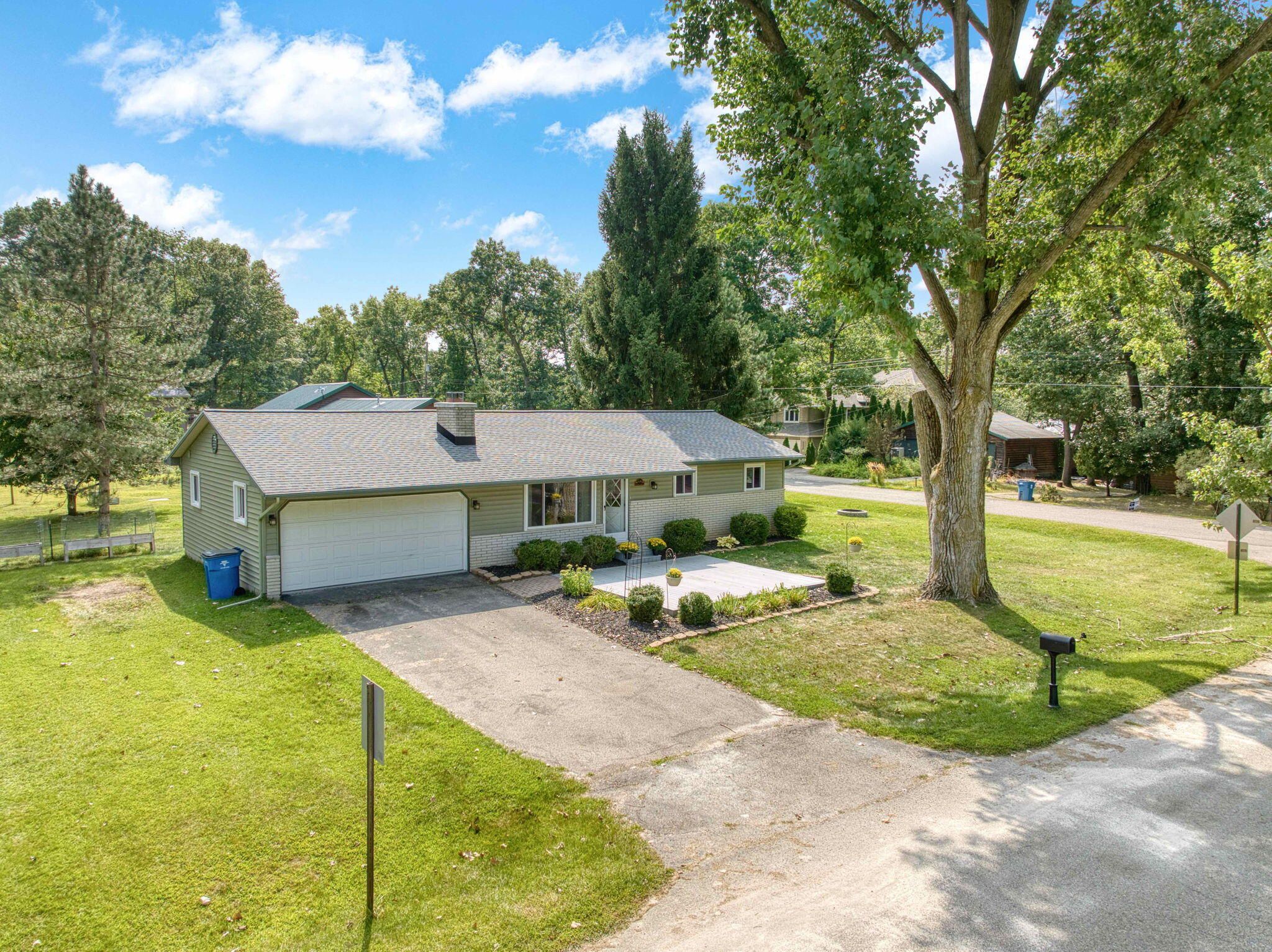 11585 Dublin Cir, Jerome, MI 49249 - See Est. Value, Schools & More