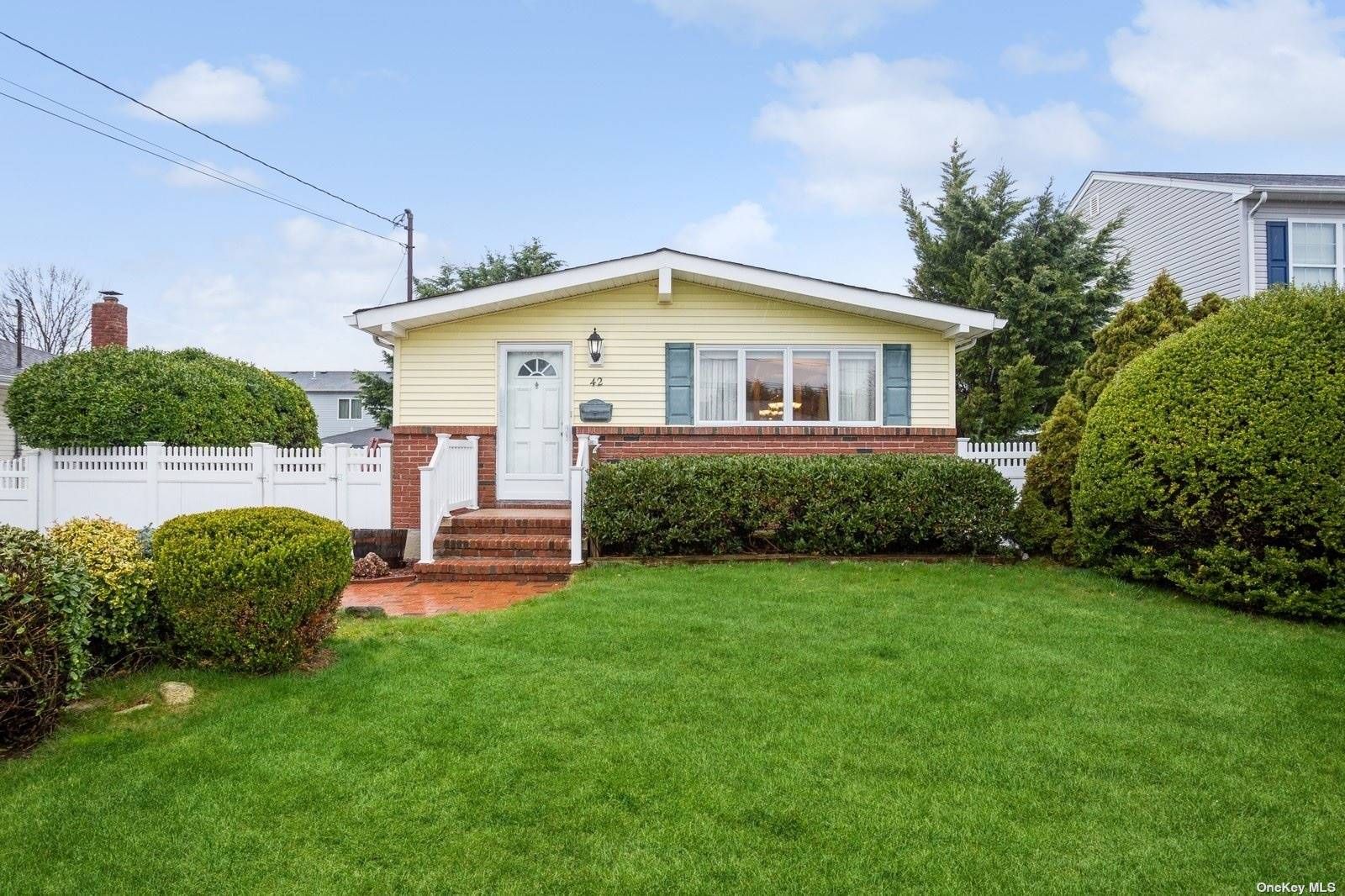 42 W 8th Street, Deer Park, NY 11729 | Trulia