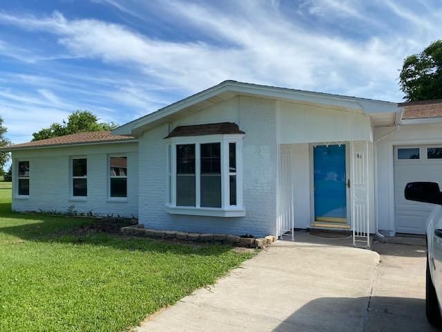94 Austin St, Point Comfort, TX 77978 - See Est. Value, Schools & More