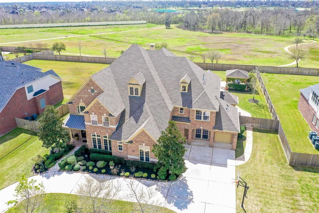 8406 Kelsey Pass, Missouri City, TX 77459 - See Est. Value, Schools & More