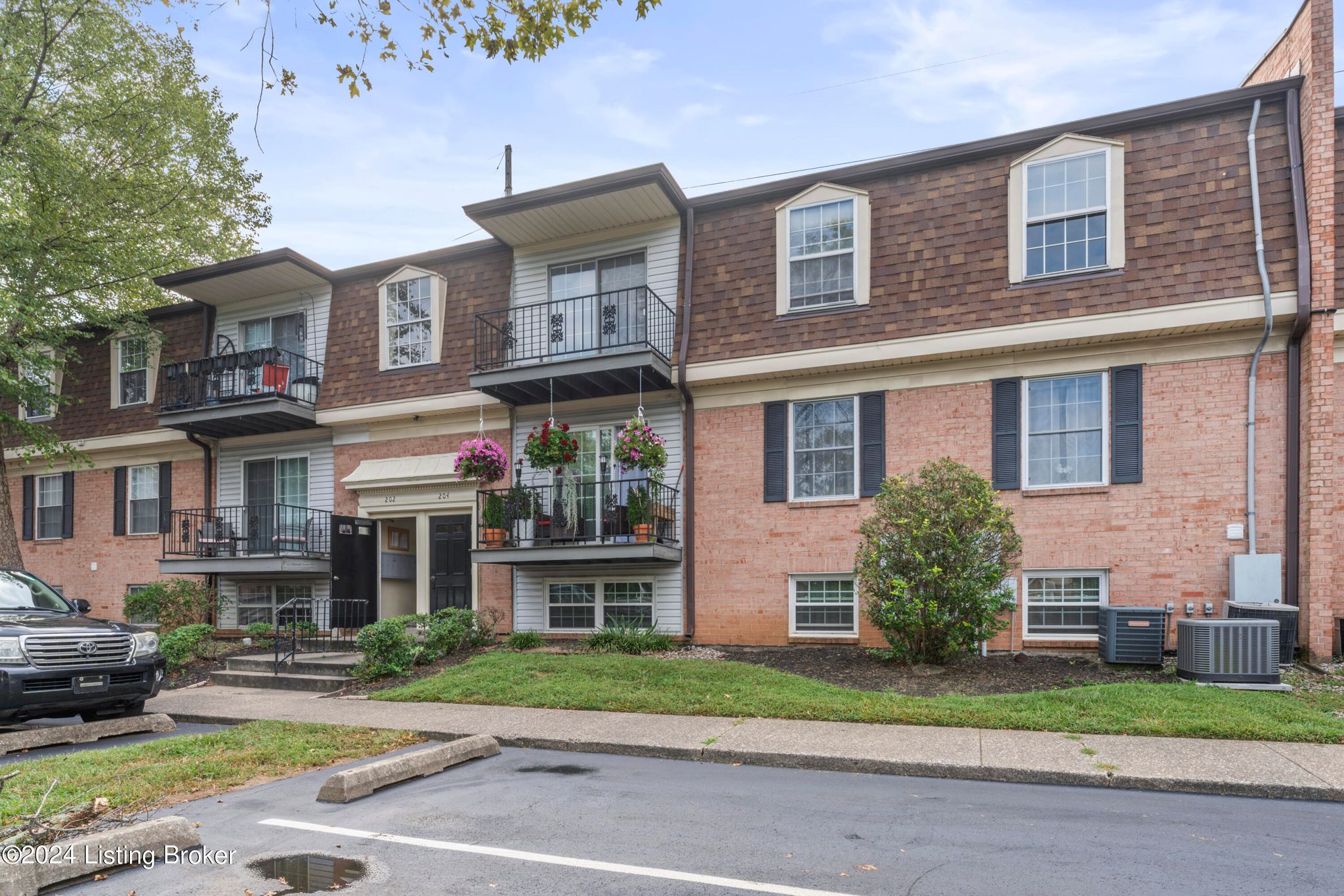 204 Flanders Ct #2, Louisville, KY 40218 - See Est. Value, Schools & More
