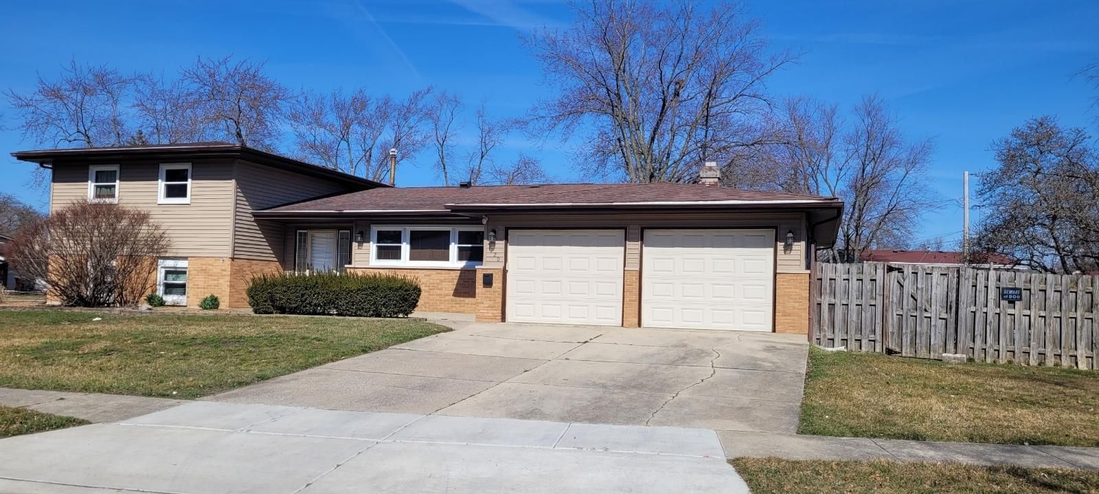 220 Lee St, Park Forest, IL 60466 - See Est. Value, Schools & More