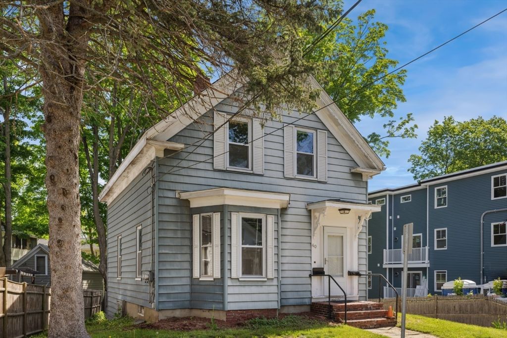 40 Village St, Reading, MA 01867 - See Est. Value, Schools & More