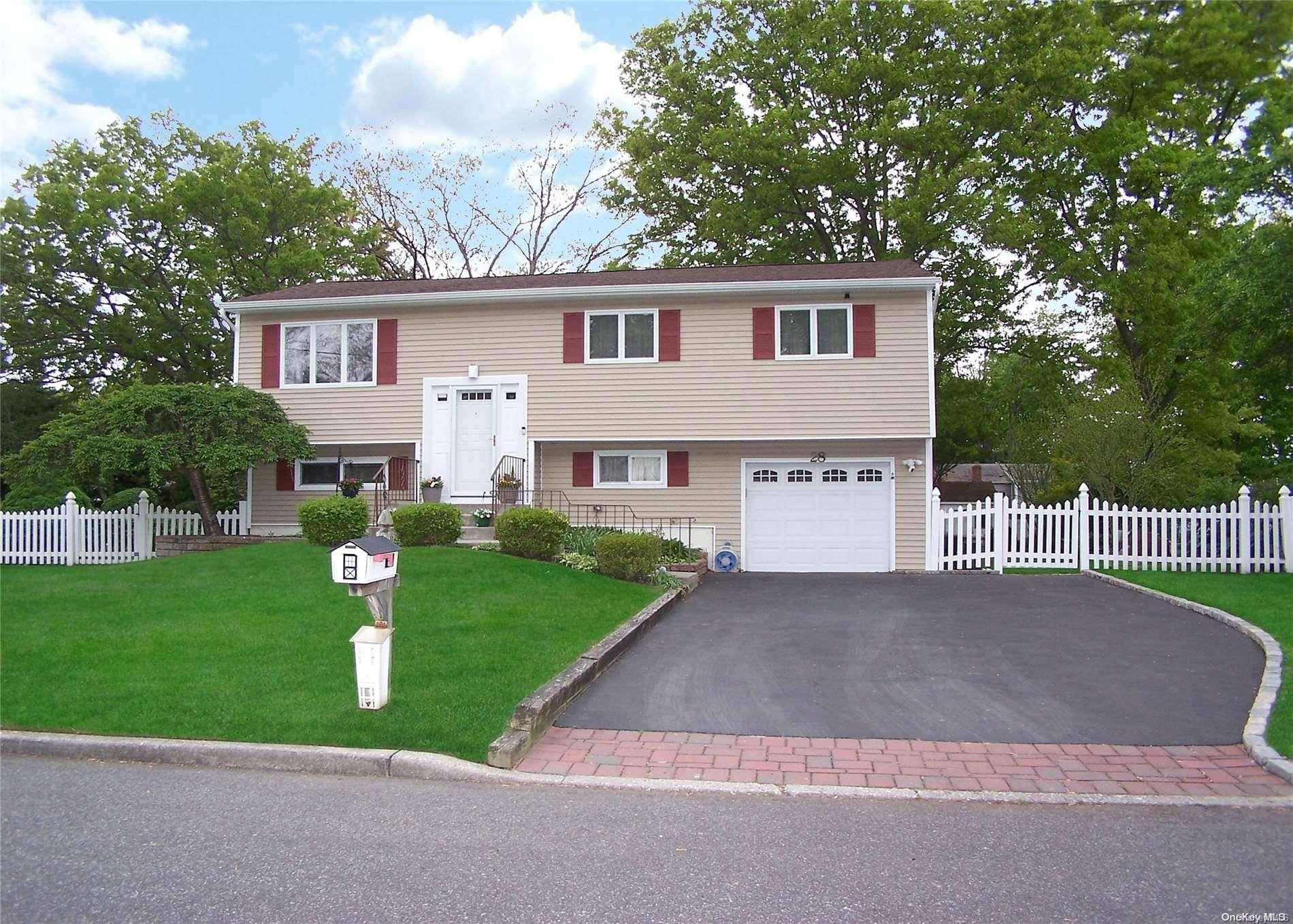 28 Fiesta Drive, Centereach, NY 11720 - See Est. Value, Schools & More