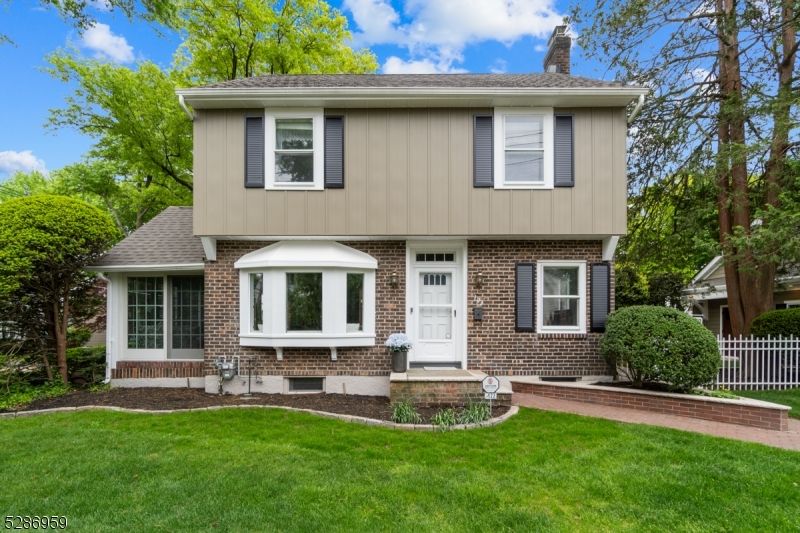 122 Alexander Ave, Nutley, NJ 07110 - See Est. Value, Schools & More