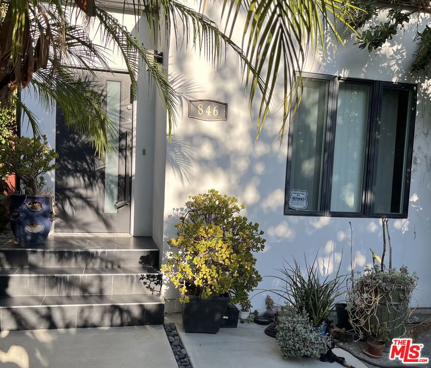 846 N La Jolla Ave, Los Angeles, CA 90046 - See Est. Value, Schools & More