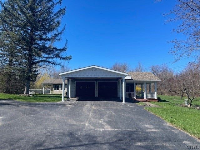 336 Lakeshore Rd, Oswego, NY 13126 - See Est. Value, Schools & More