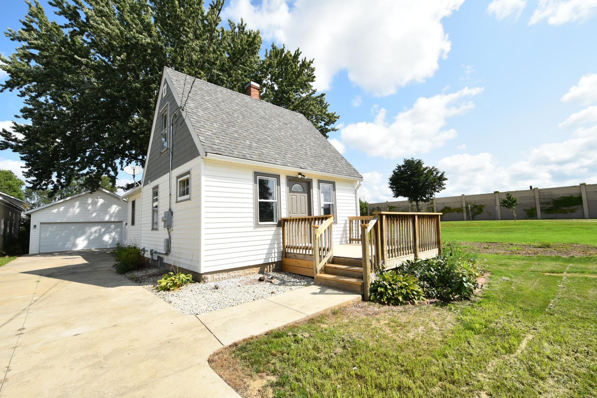 1729 Center St W, Rochester, MN 55902 - See Est. Value, Schools & More