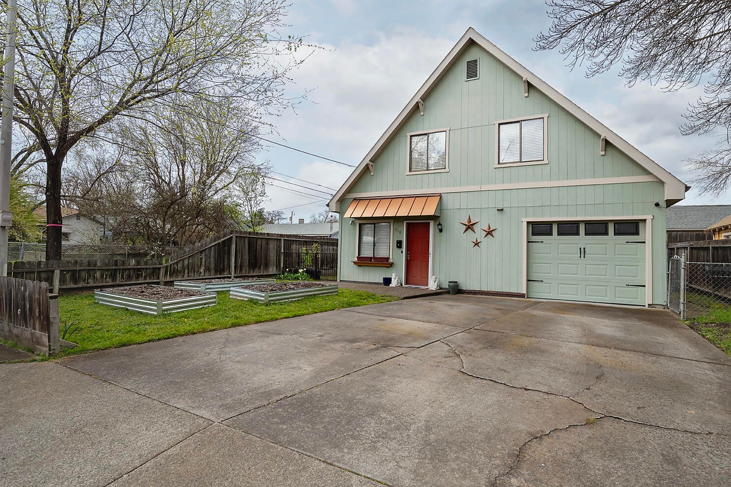 718 Catherine St, Medford, OR 97501 - See Est. Value, Schools & More