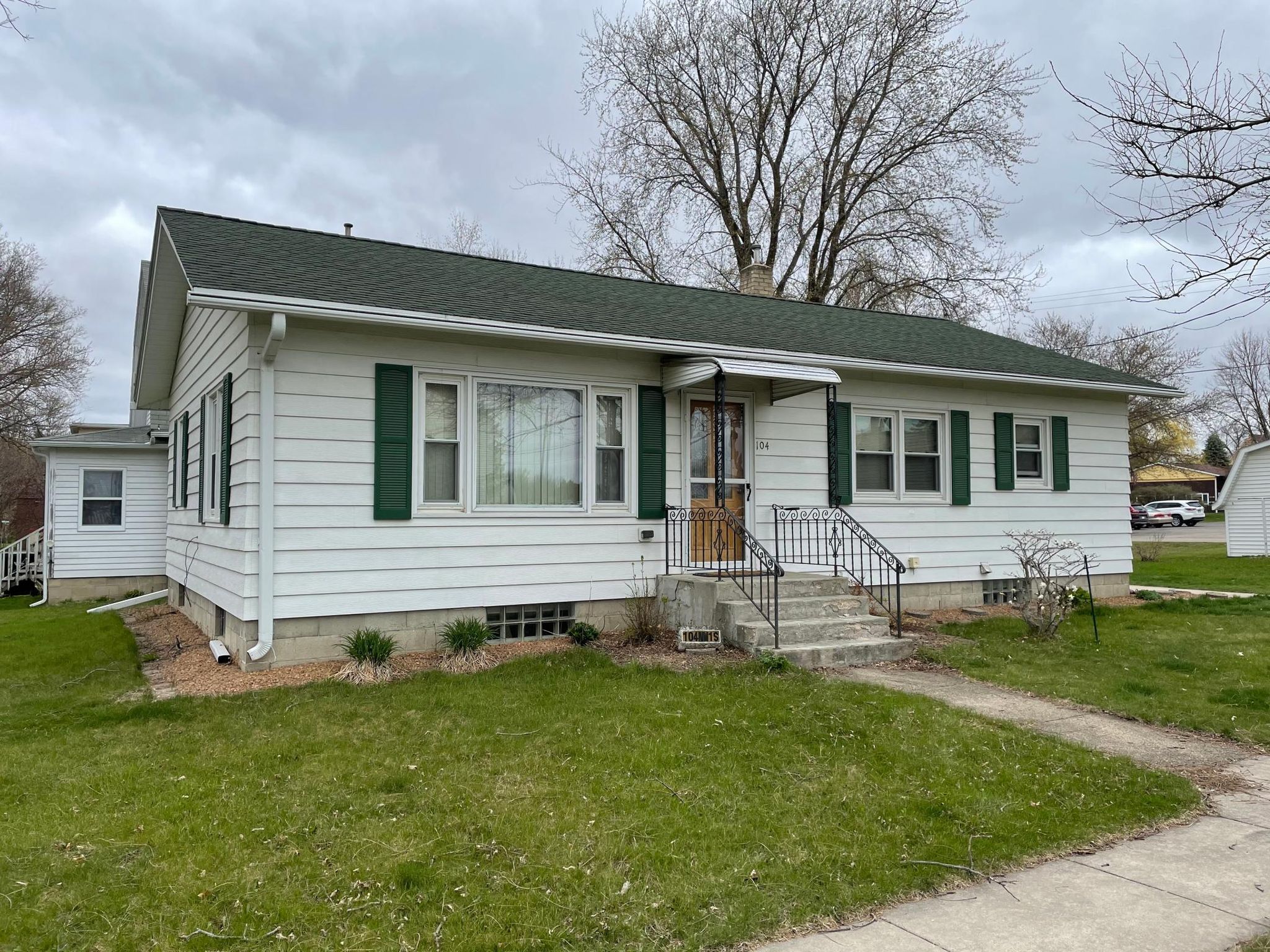104 1st St NW, Grand Meadow, MN 55936 | Trulia