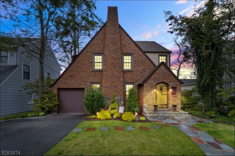 83 Alexander Ave, Nutley, NJ 07110 - See Est. Value, Schools & More