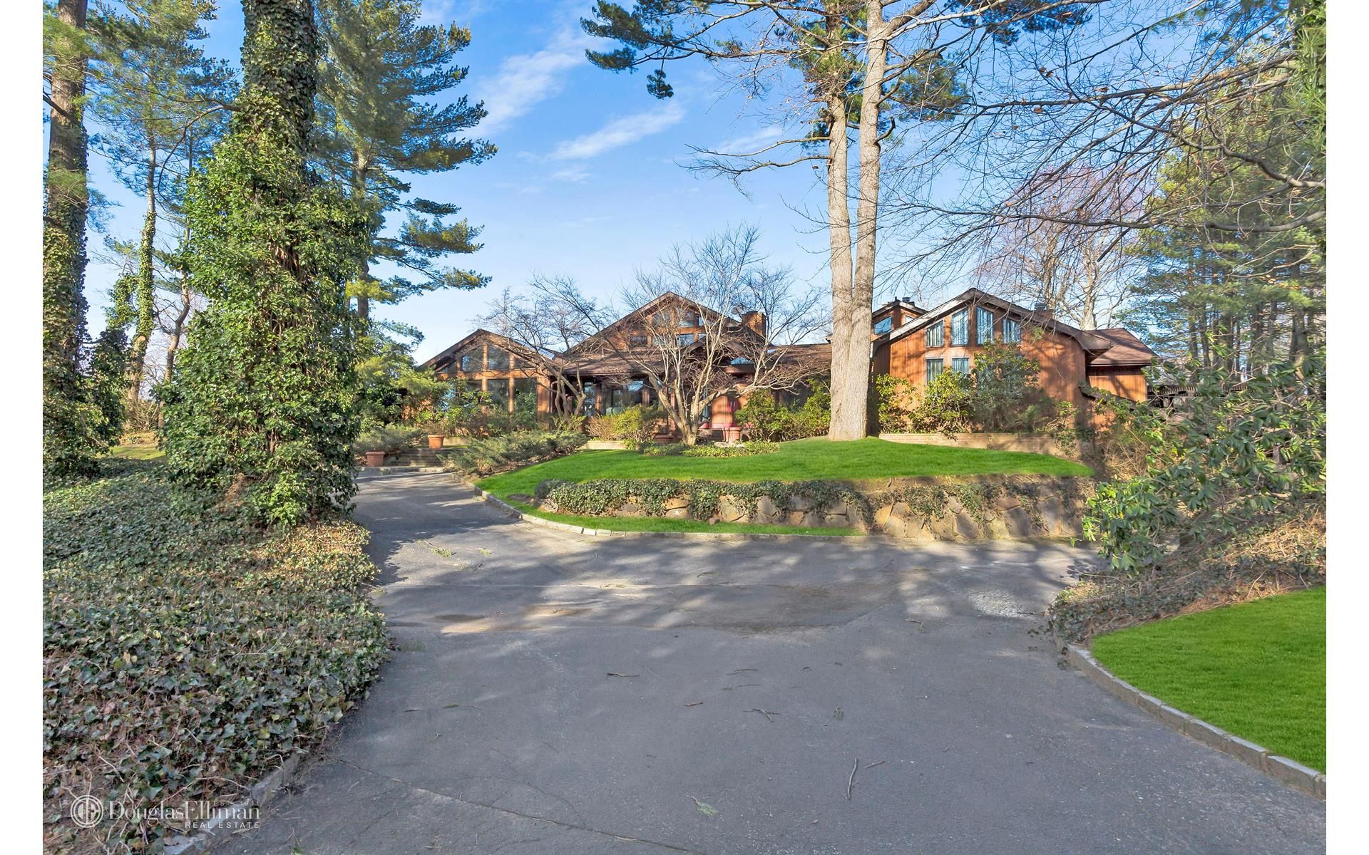 1 Locust Cove Ln, Great Neck, NY 11024 - See Est. Value, Schools & More