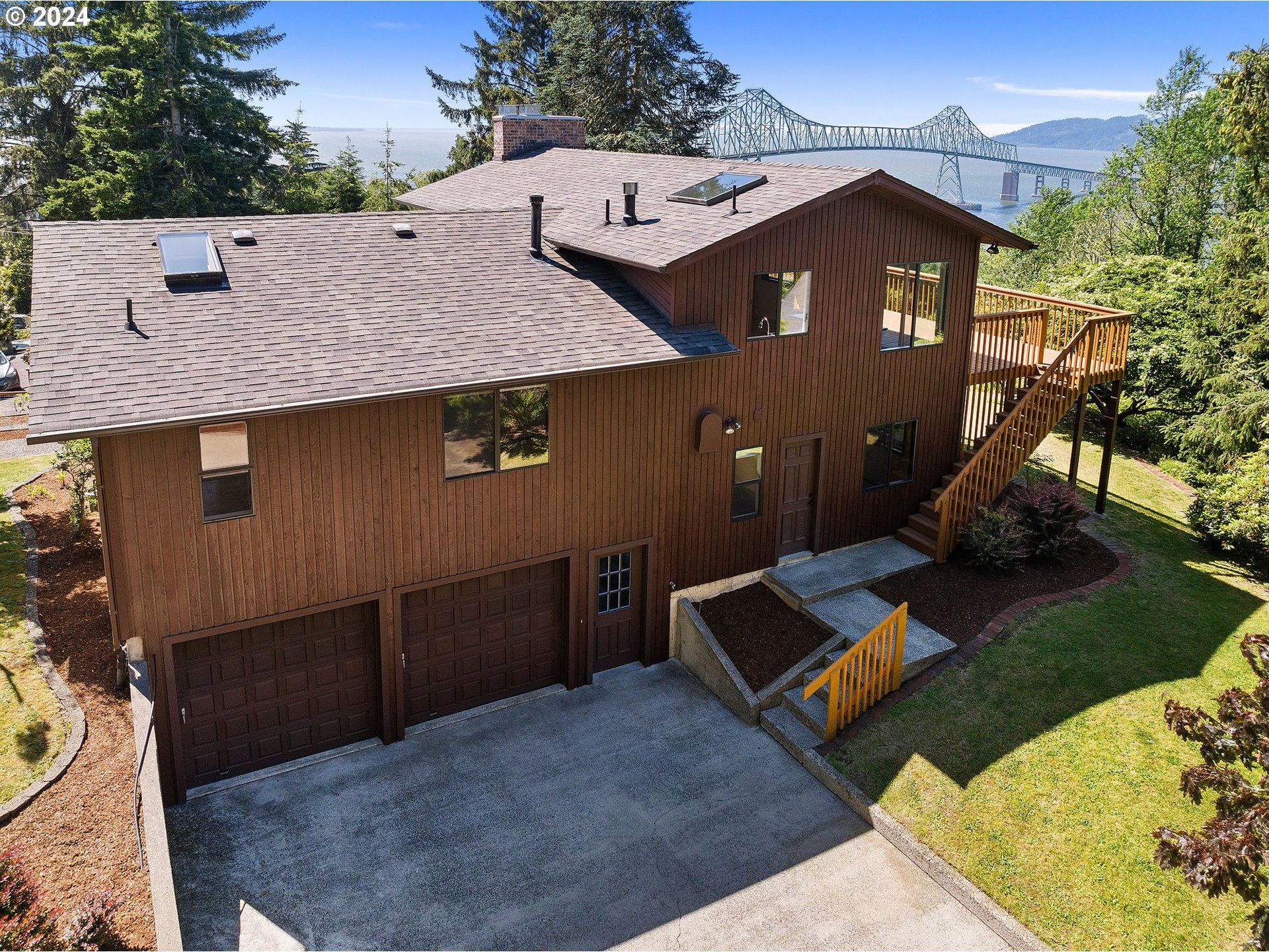 130 Exchange St, Astoria, OR 97103 - See Est. Value, Schools & More