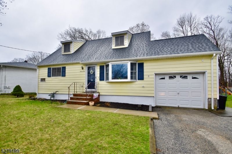 23 Overlook Dr, Oak Ridge, NJ 07438 - See Est. Value, Schools & More