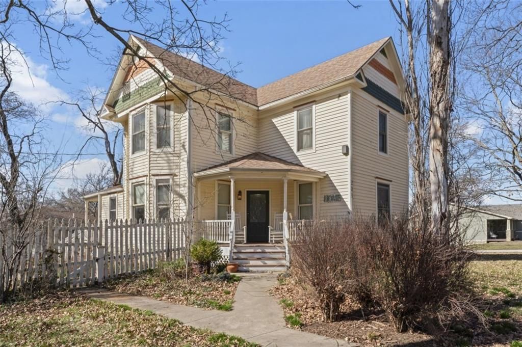 203 9th St, Baldwin City, KS 66006 - See Est. Value, Schools & More