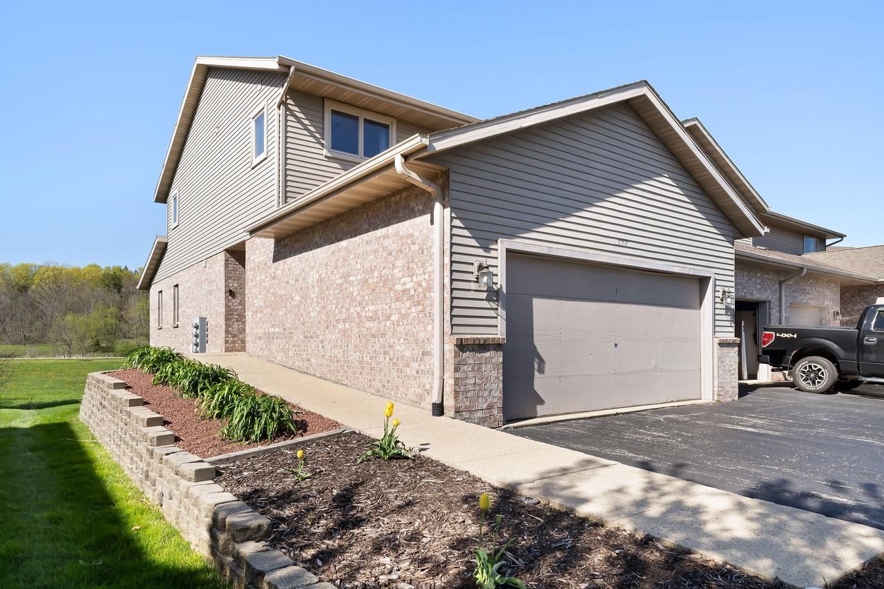 332 Scenic COURT #1, Slinger, WI 53086 - See Est. Value, Schools & More