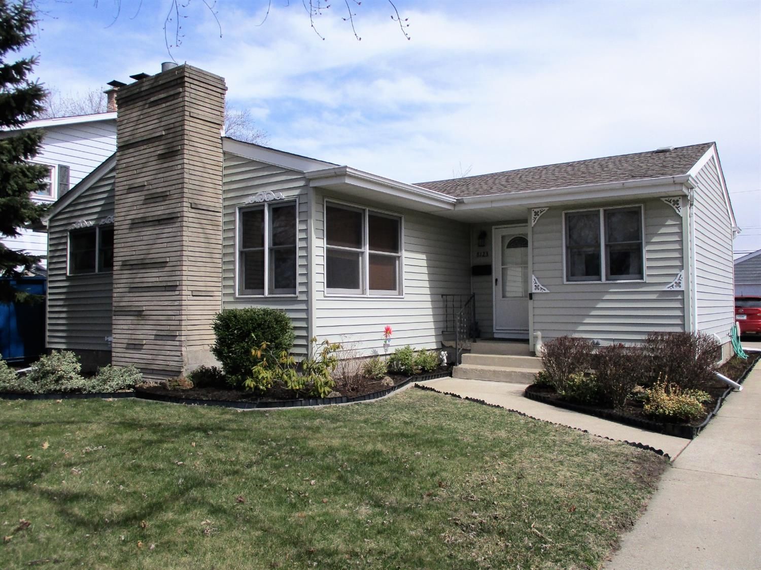 8123 Kooy Dr, Munster, IN 46321 - See Est. Value, Schools & More