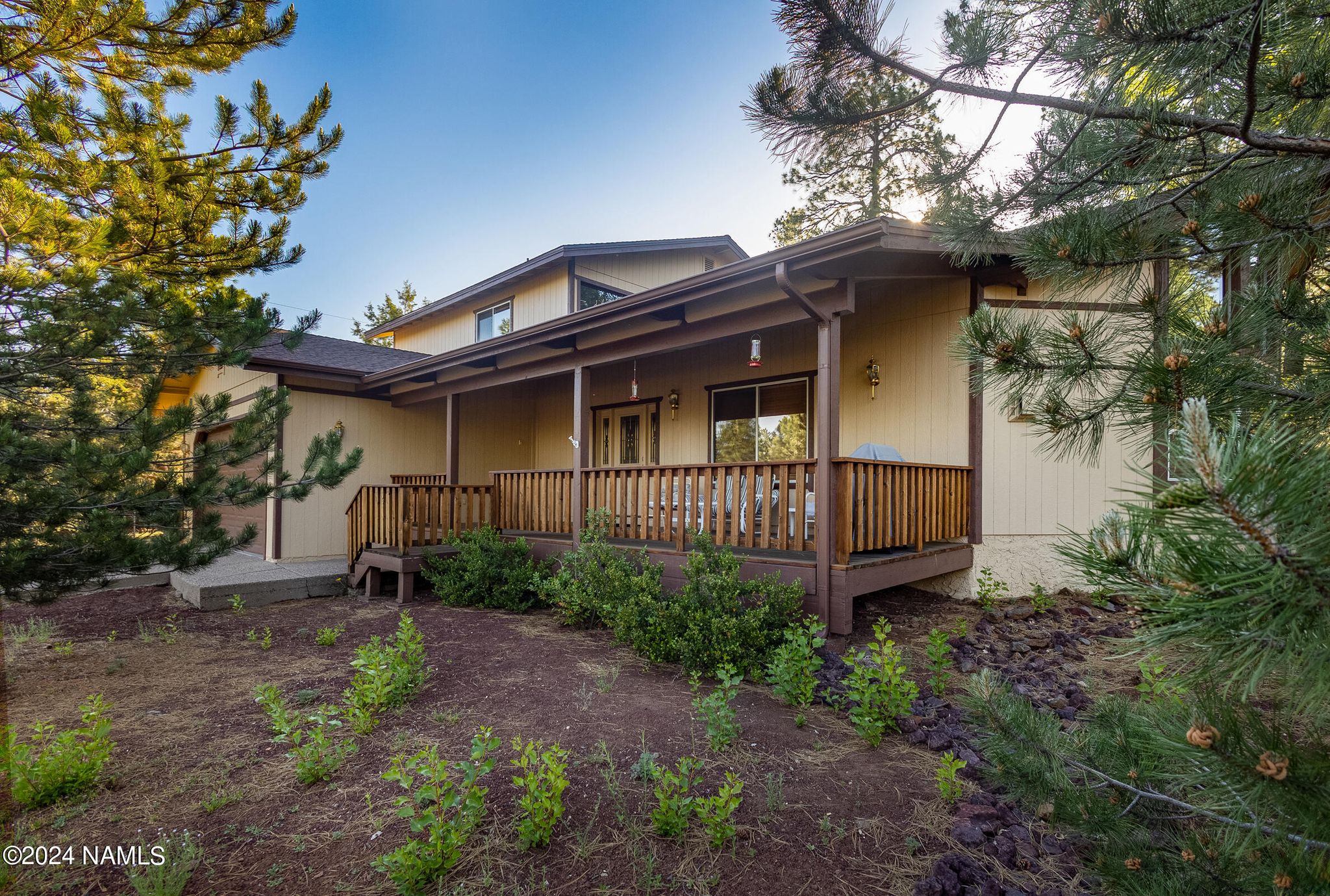 17615 S Stallion Dr, Munds Park, AZ 86017 - See Est. Value, Schools & More