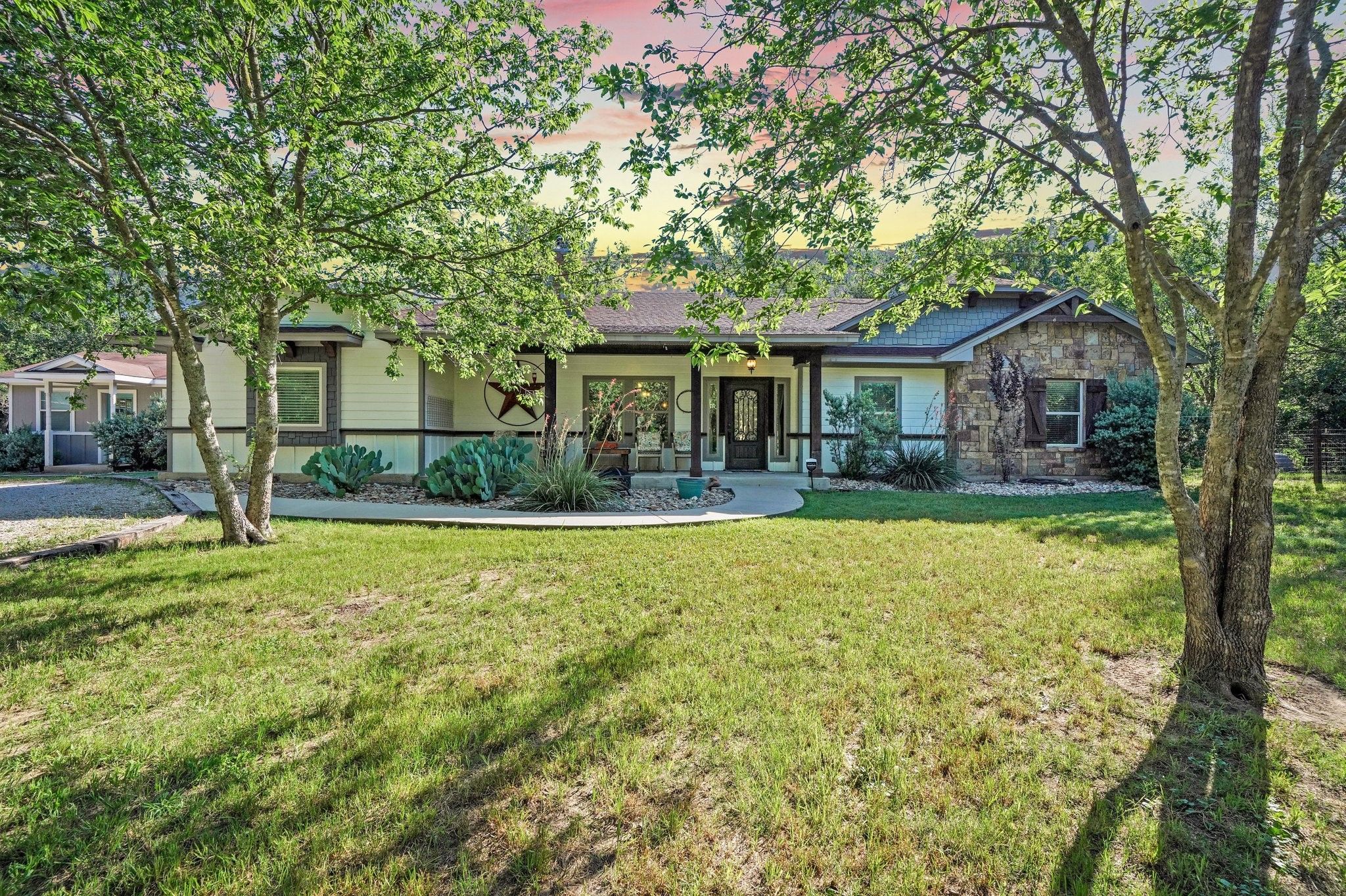 700 Green Tree Dr, Weatherford, TX 76087 - See Est. Value, Schools & More