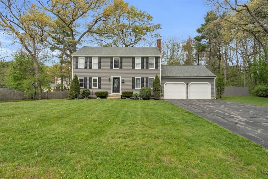 8 Hawthorne Dr, Walpole, MA 02081 - See Est. Value, Schools & More
