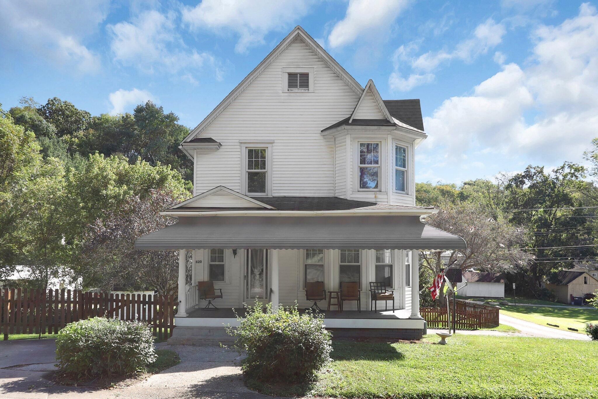 620 N Mulberry St, Logan, OH 43138 - See Est. Value, Schools & More