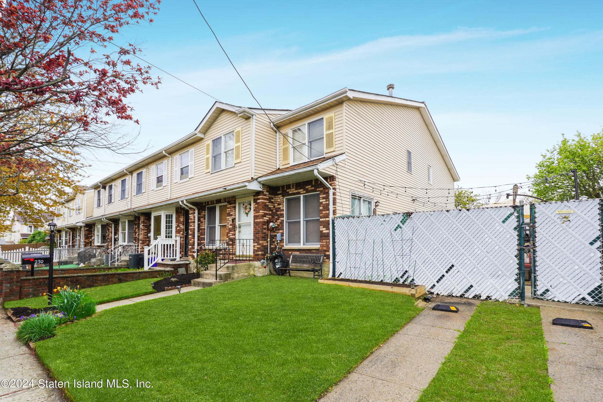 239 Finley Ave, Staten Island, NY 10306 - See Est. Value, Schools & More