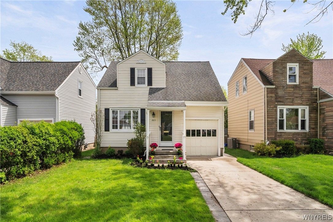 205 Lamont Dr, Eggertsville, NY 14226 - See Est. Value, Schools & More