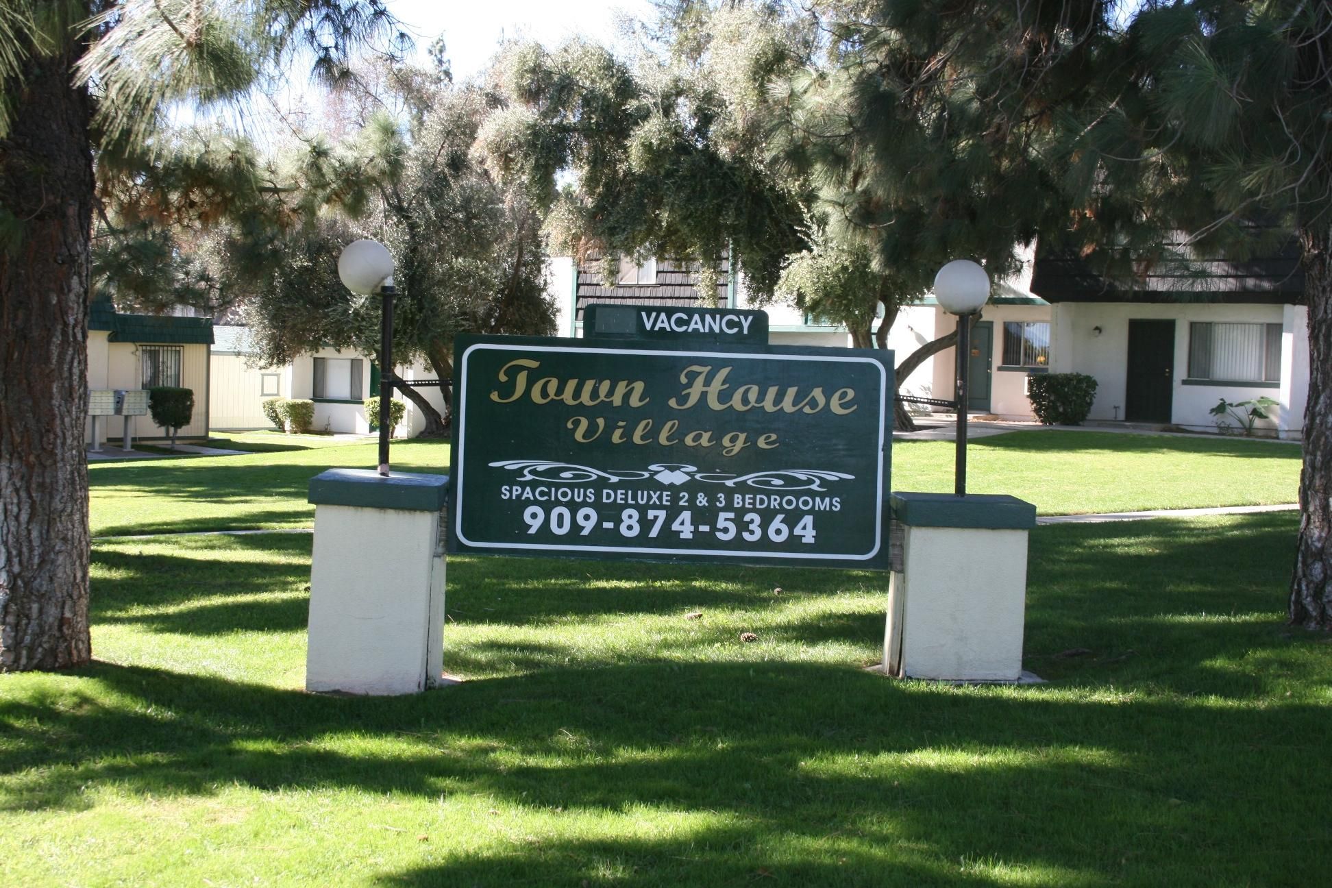 956 Lorraine Pl, Rialto, CA 92376 - See Est. Value, Schools & More
