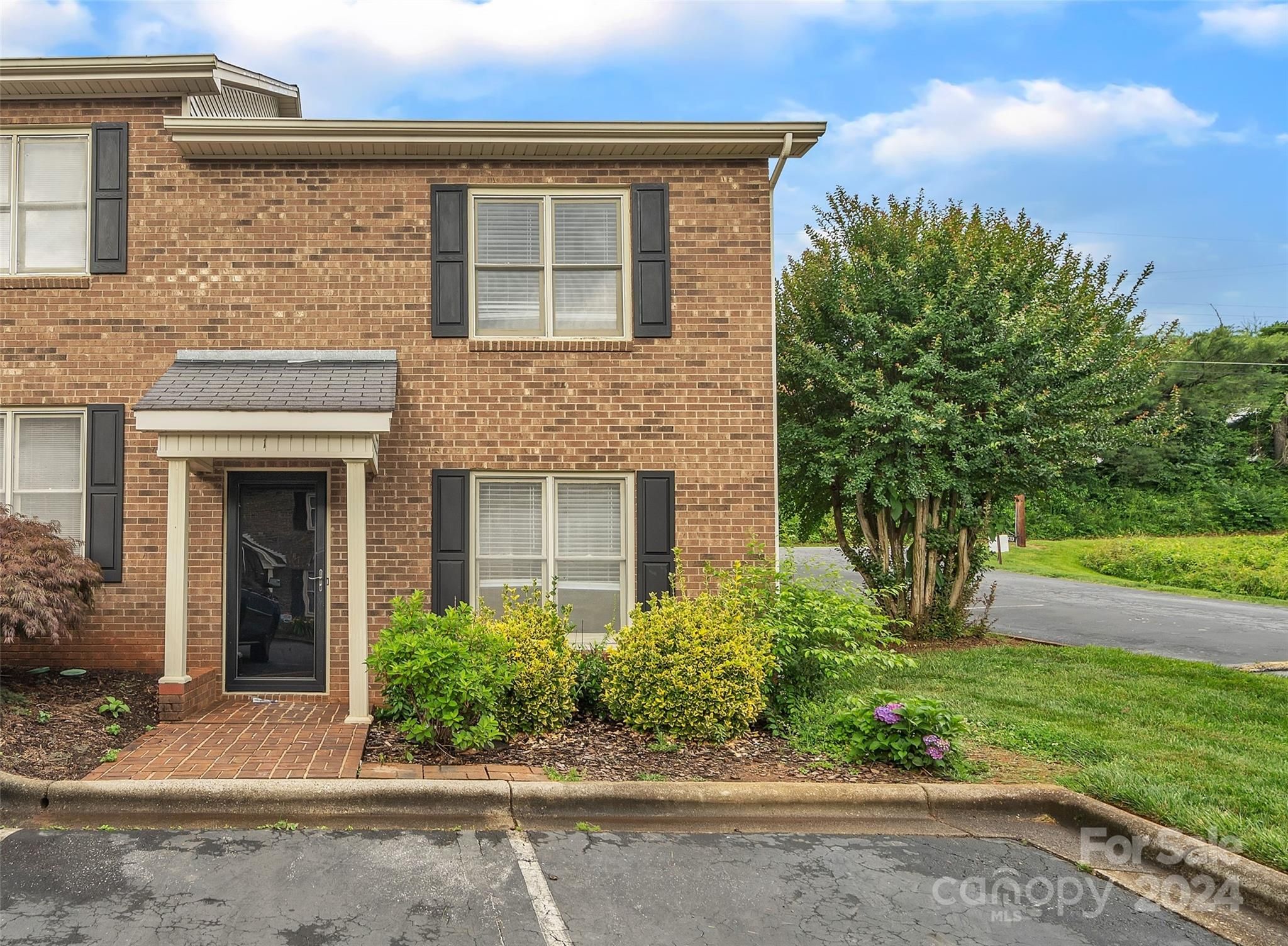 2433 1st St NW #1A, Hickory, NC 28601 - See Est. Value, Schools & More