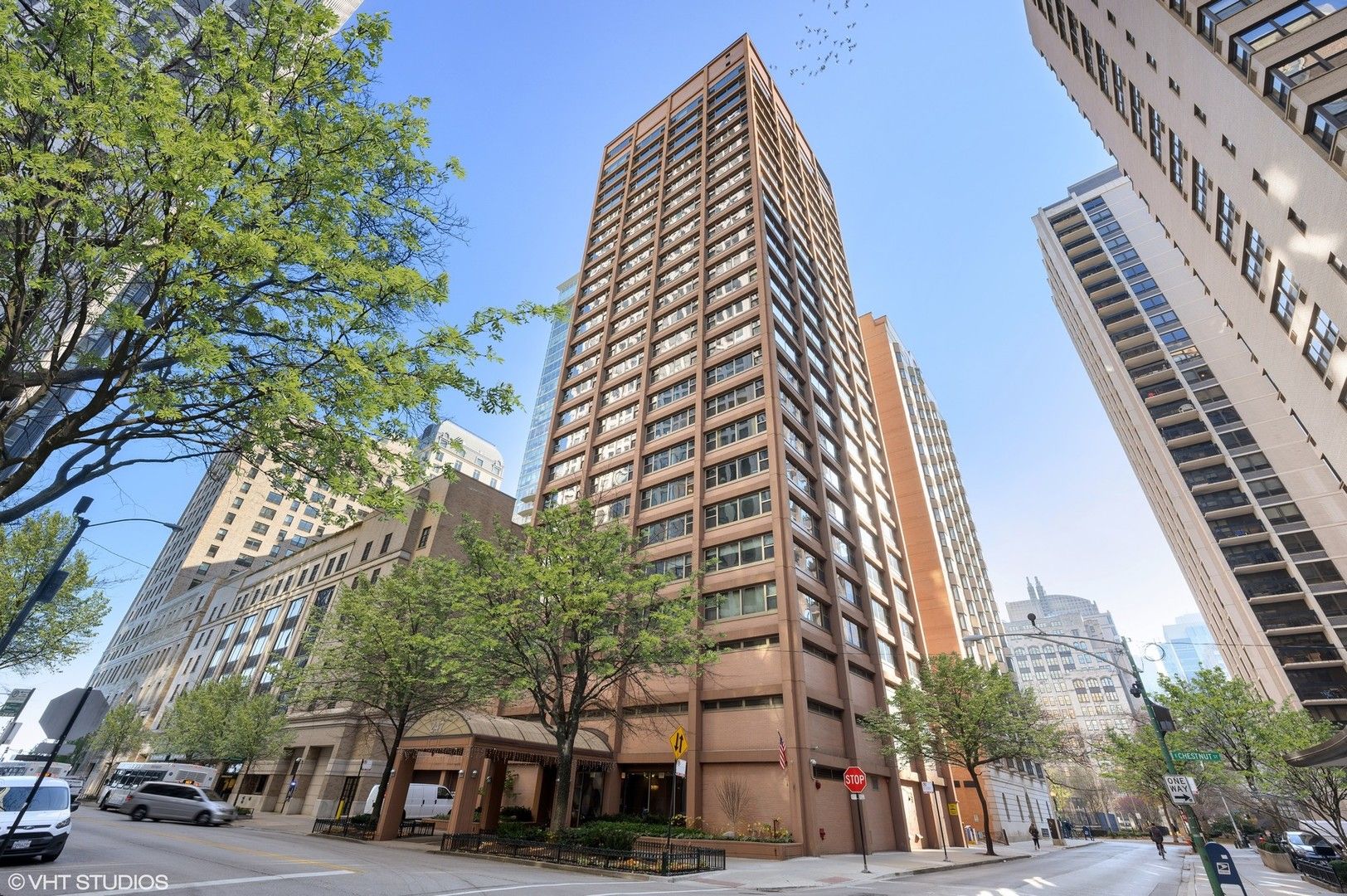 247 E Chestnut St #1802, Chicago, IL 60611 - See Est. Value, Schools & More