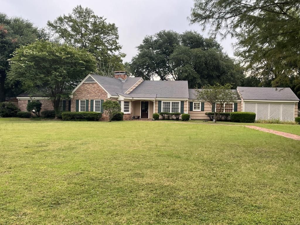 2076 Lakeside Dr, Greenville, MS 38701 | MLS# 89688 | Trulia