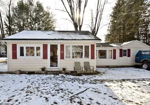 32 Grove St, Oak Ridge, NJ 07438 - See Est. Value, Schools & More