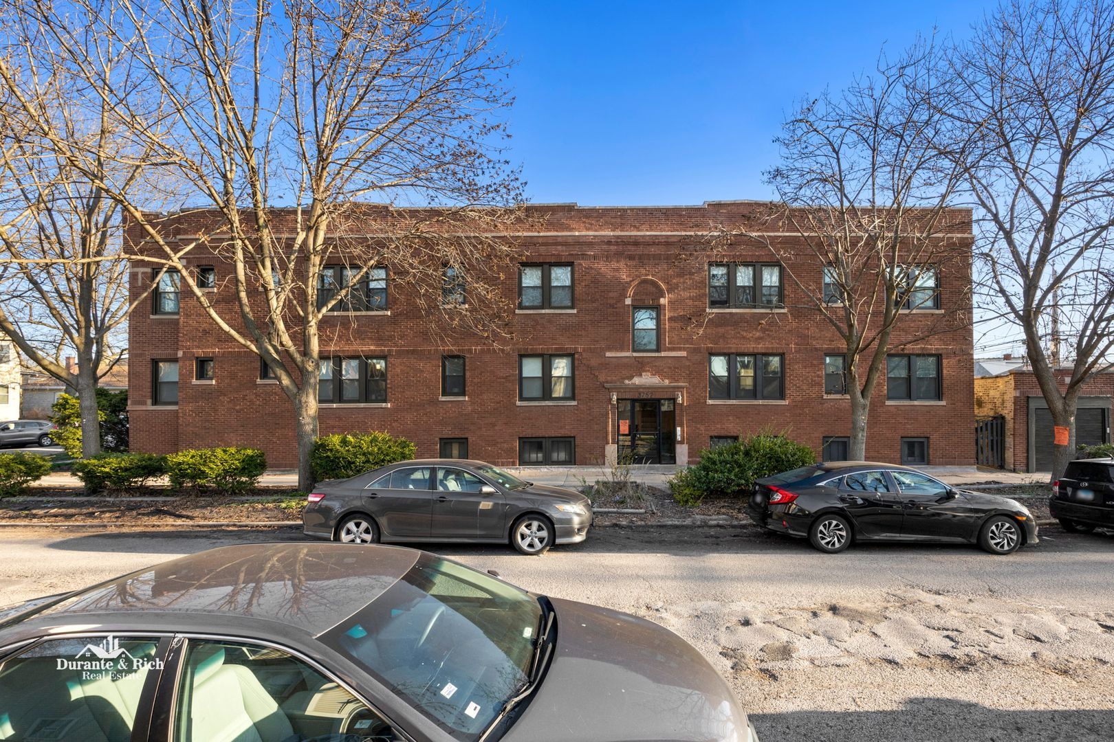 3752 W Roscoe St #2E, Chicago, IL 60618 - See Est. Value, Schools & More