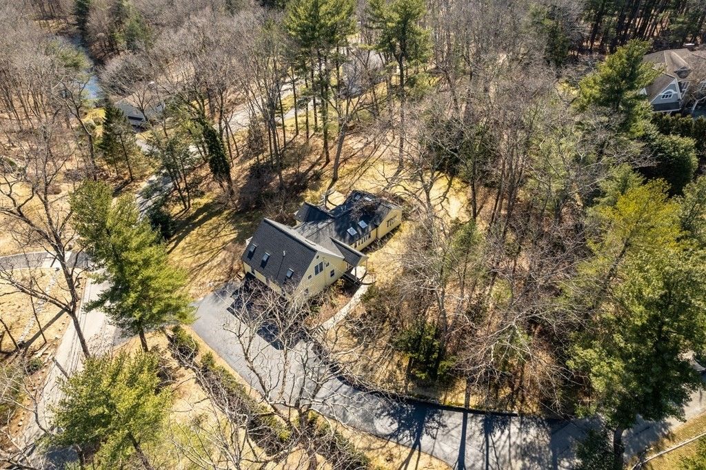 19 Byron Rd, Weston, MA 02493 - See Est. Value, Schools & More