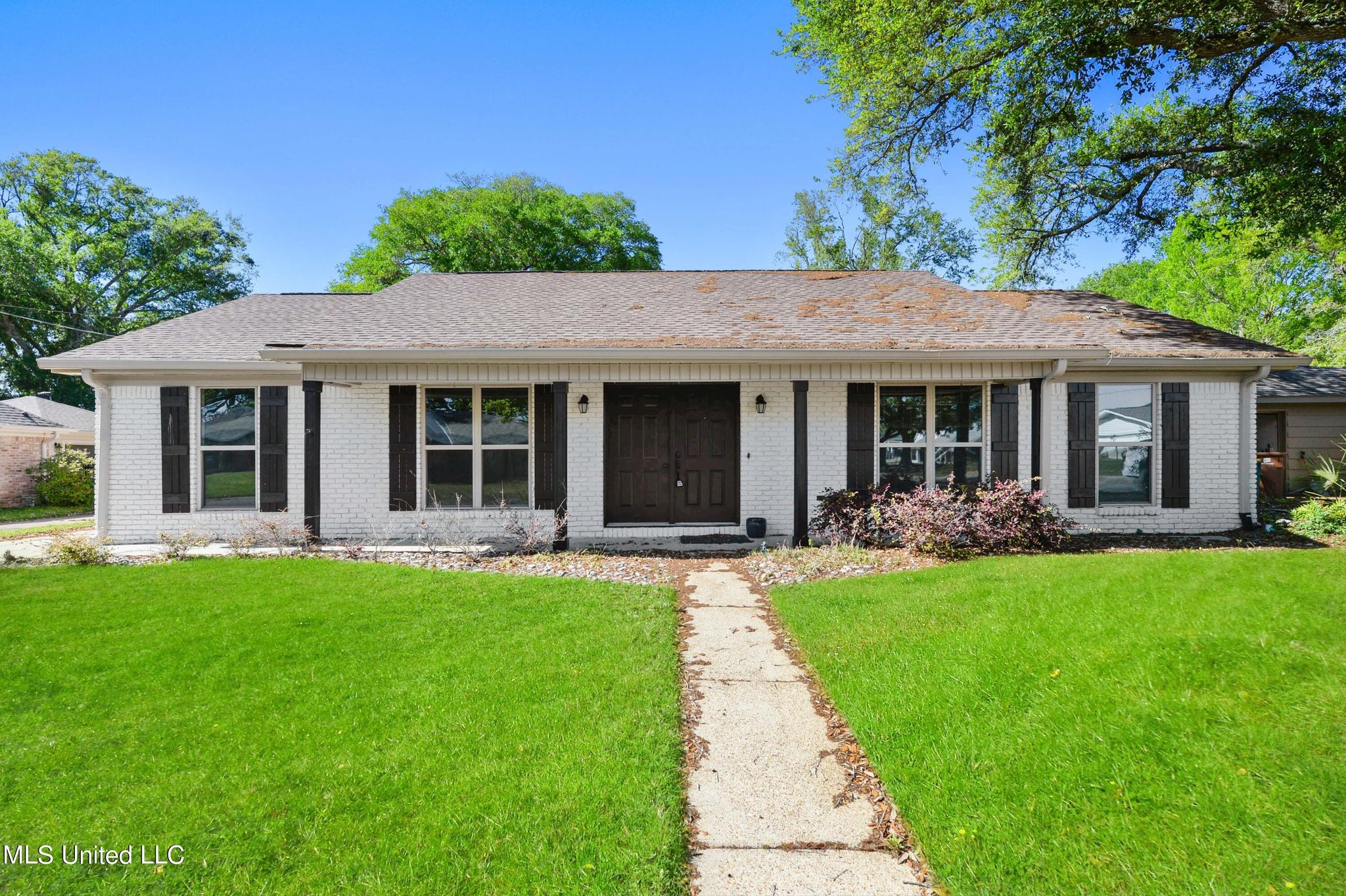 2454 S Shore Dr, Biloxi, MS 39532 - See Est. Value, Schools & More