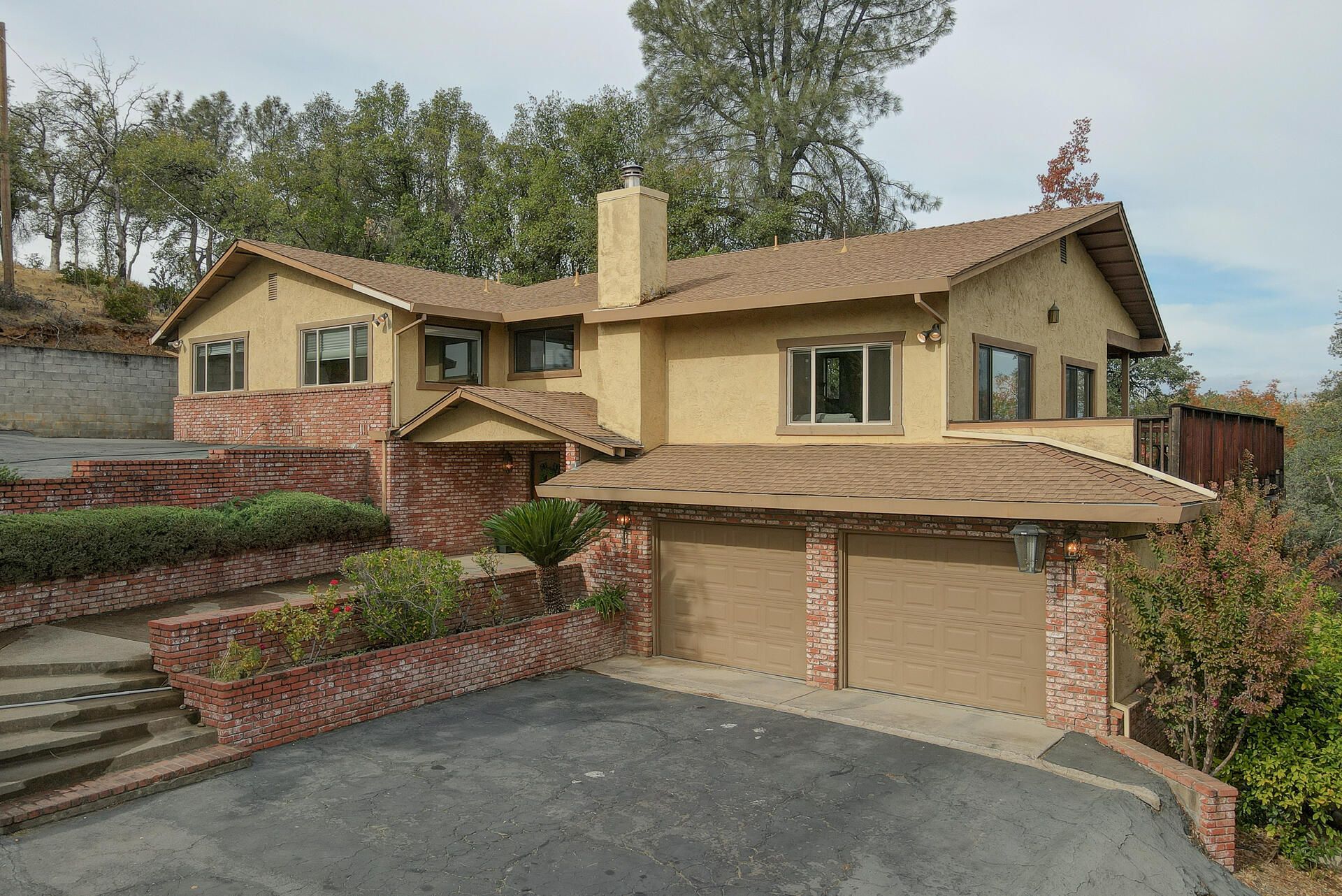 8594 Valley View Rd, Redding, CA 96001 - See Est. Value, Schools & More