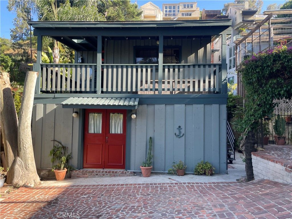 8560 Walnut Dr, Los Angeles, CA 90046 | MLS# SR24084962 | Trulia