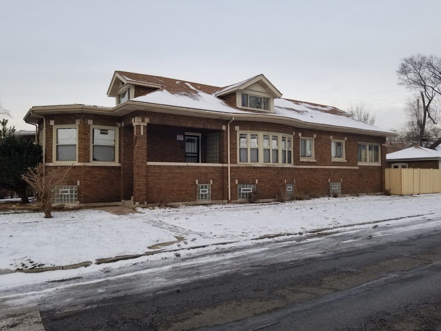 8059 S Bennett Ave, Chicago, IL 60617 - See Est. Value, Schools & More