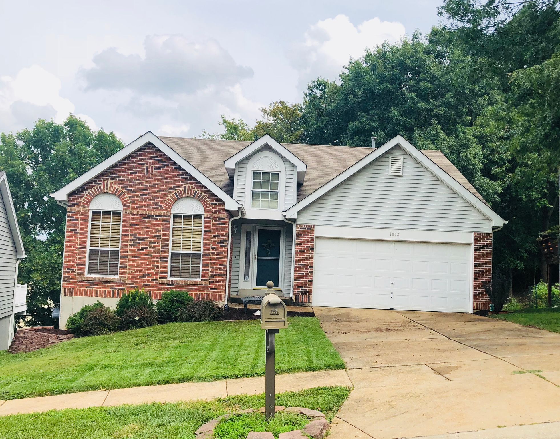 1852 Strawberry Ridge Dr, Ballwin, MO 63021 - See Est. Value, Schools ...