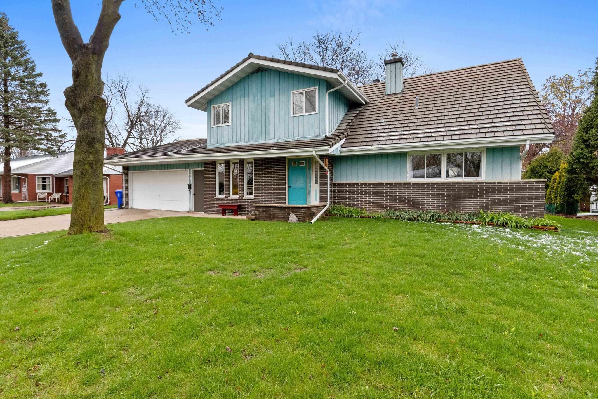 828 E Lindbergh St, Appleton, WI 54911 - See Est. Value, Schools & More
