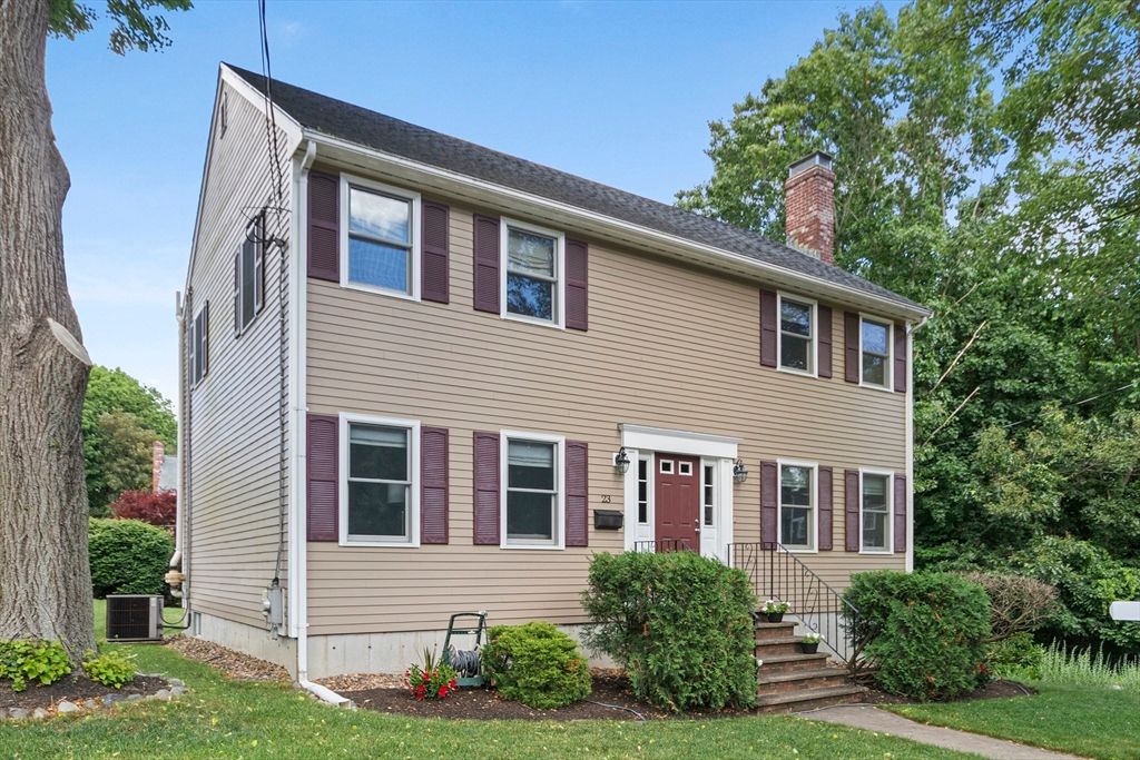 23 Grove St, Reading, MA 01867 - See Est. Value, Schools & More